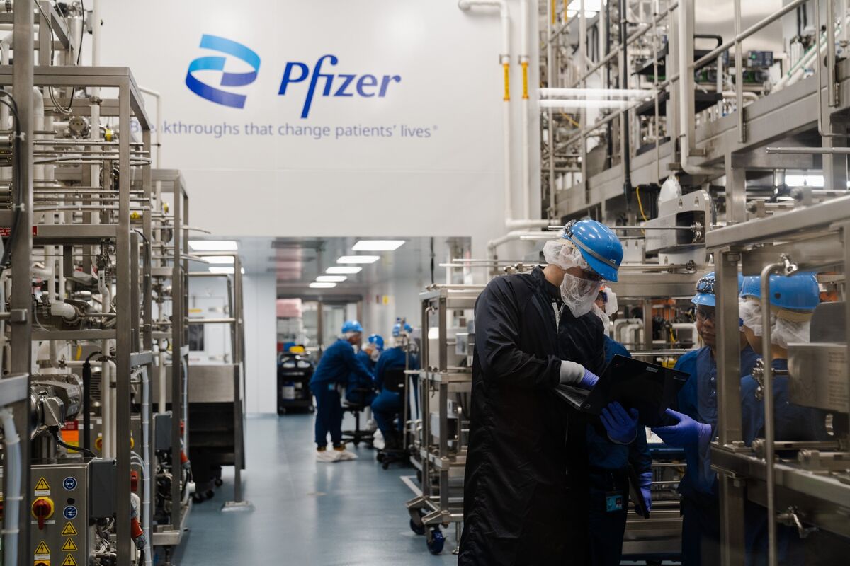 Pfizer (PFE) Raises Forecast, Braces for Fight With Starboard - Bloomberg