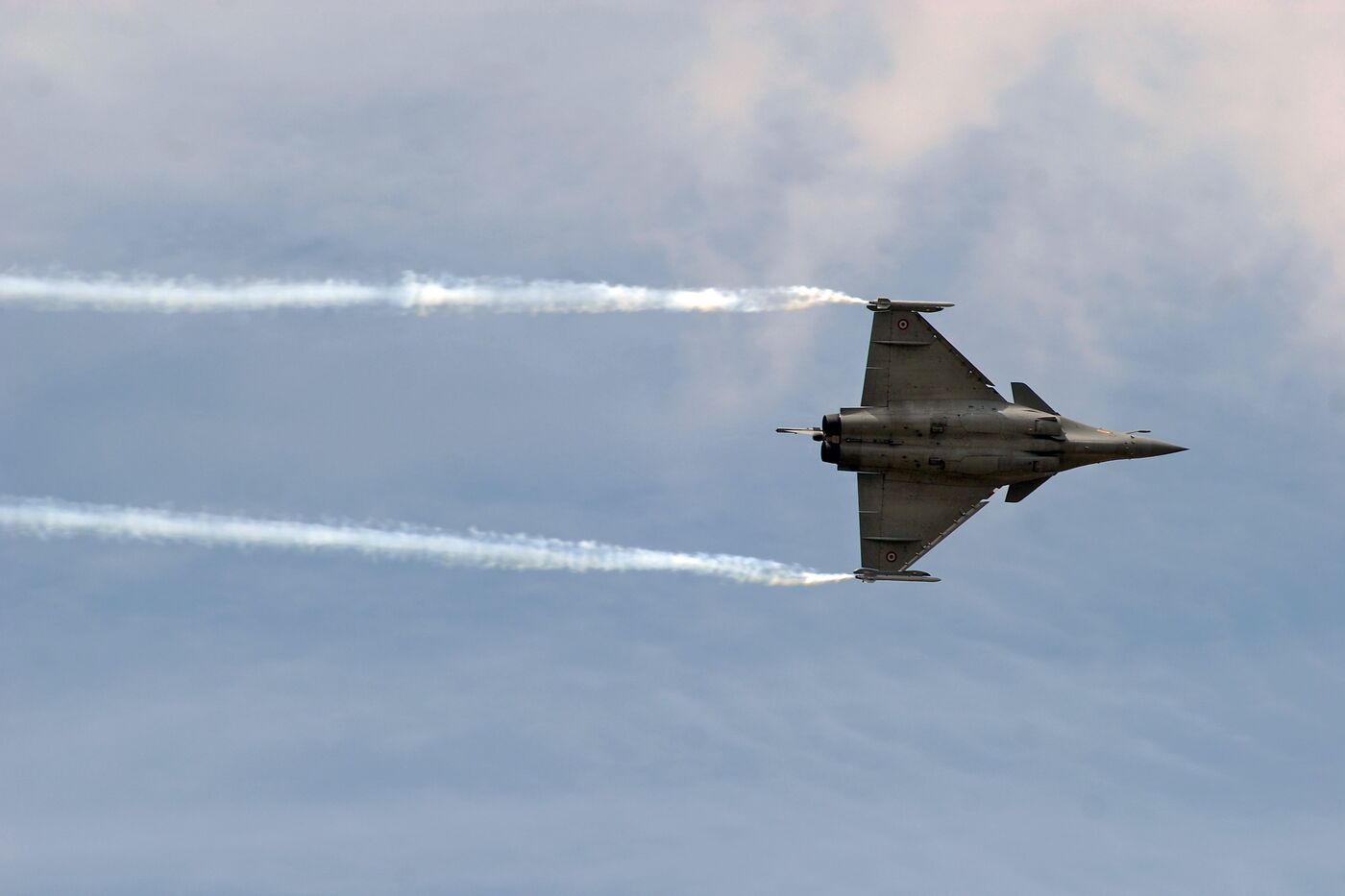 UAE Buys 80 Rafale Fighter Jets From France in $19 Billion Deal - Bloomberg