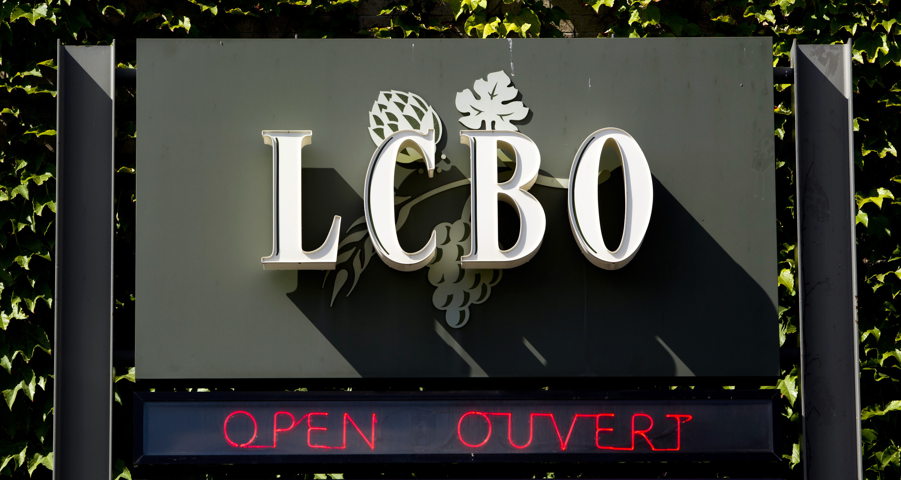 Ontario Liquor Stores Prepare for Shutdown as Strike Deadline Looms ...