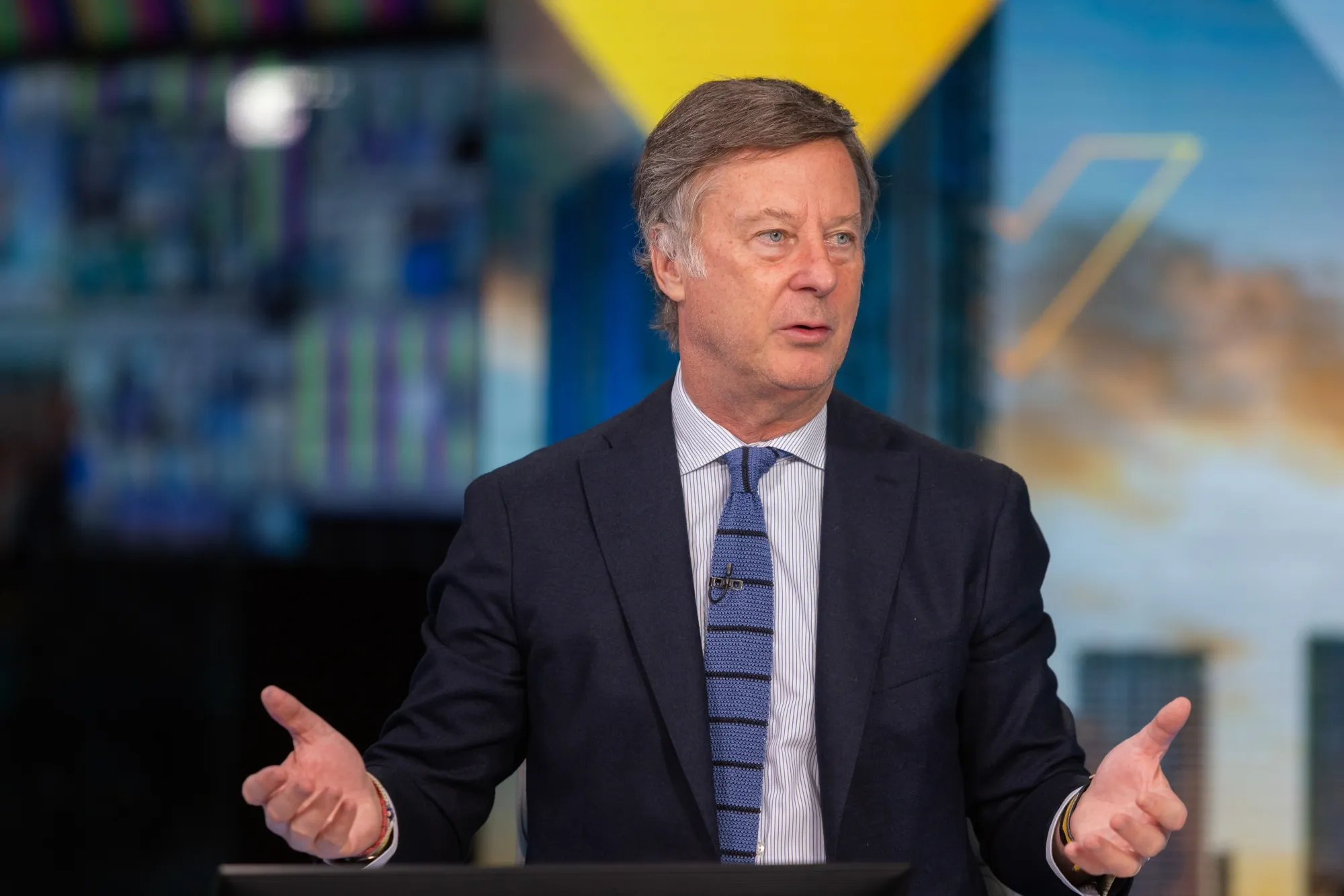 More Than a Third of Accor Shareholders Vote Against CEO Pay - Bloomberg