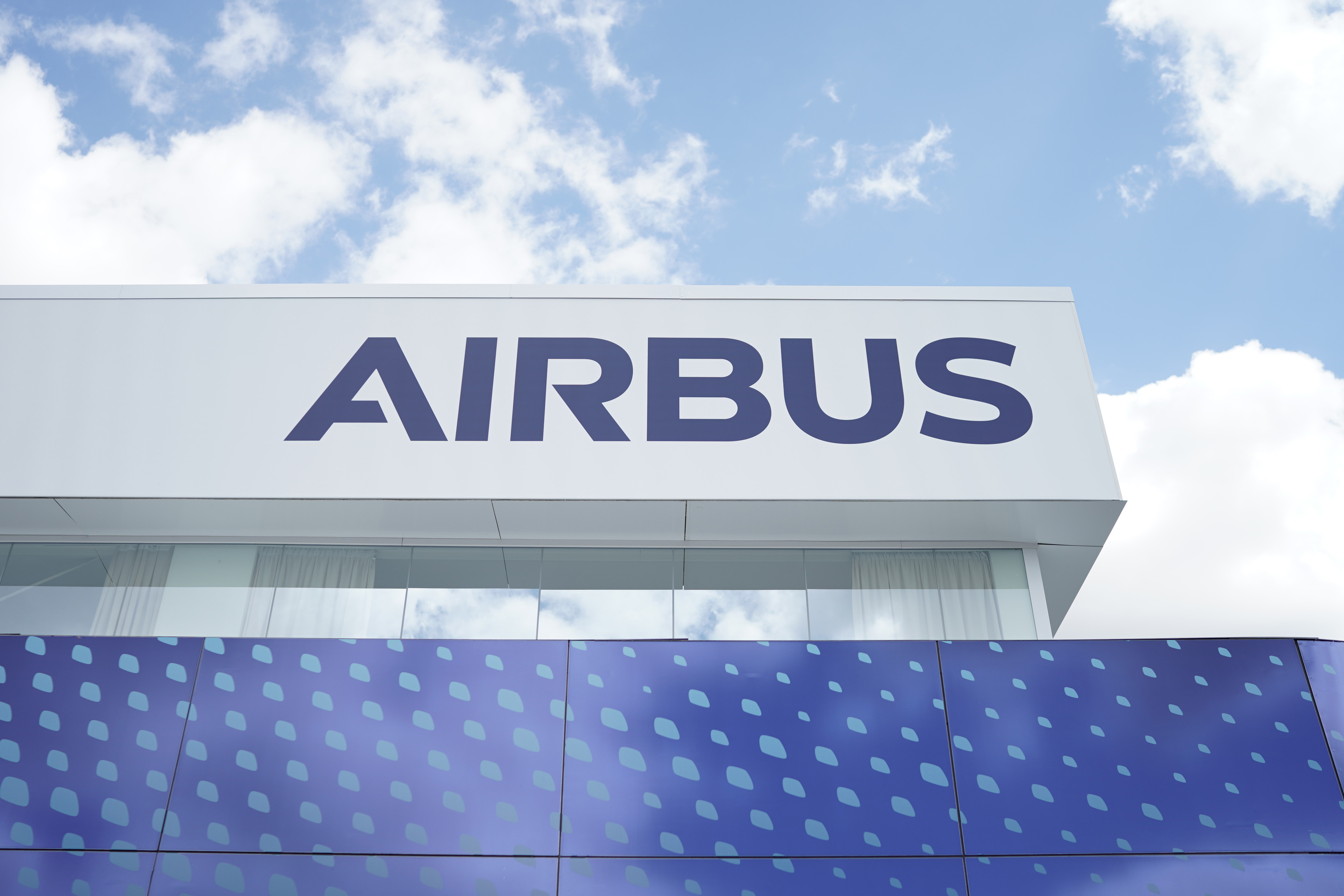 Ex-Airbus Executives Remain Under Investigation in U.K. - Bloomberg