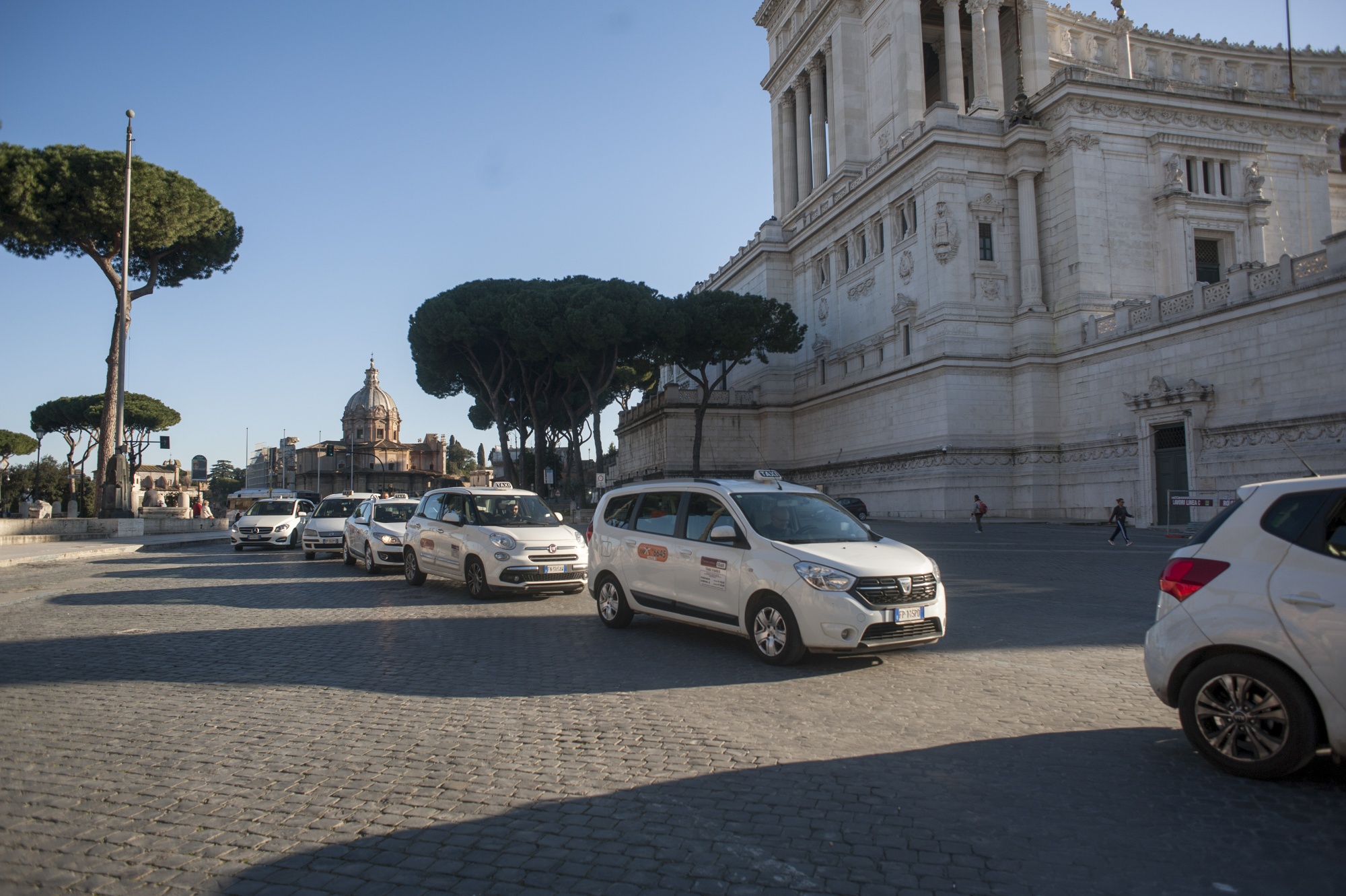 Italy s Meloni Wants To Help Tourists Struggling To Hail A Taxi Bloomberg Italy s Meloni Wants To Help Tourists Struggling To Hail A Taxi Bloomberg