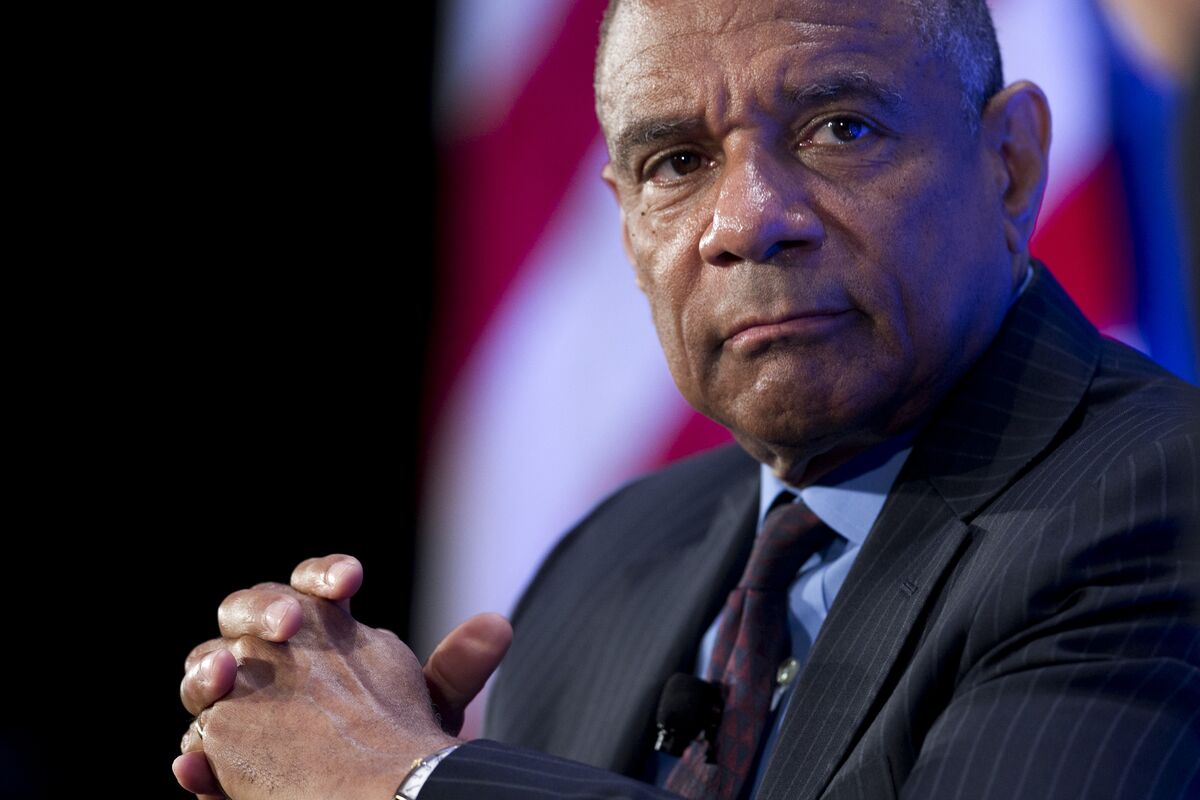 Airbnb Will Add American Express CEO Ken Chenault to Board - Bloomberg