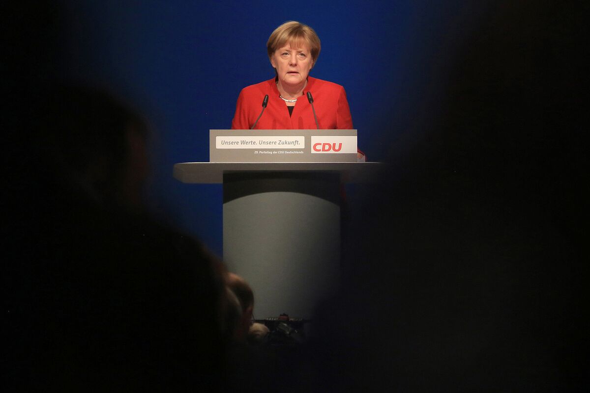 Merkel Backs German Full-Veil Ban in Pitch to CDU Members - Bloomberg