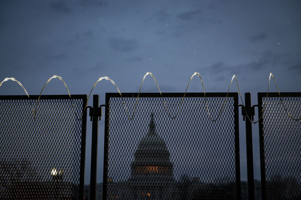 Security Officials to Scale Back Fencing Around US Capitol - Bloomberg