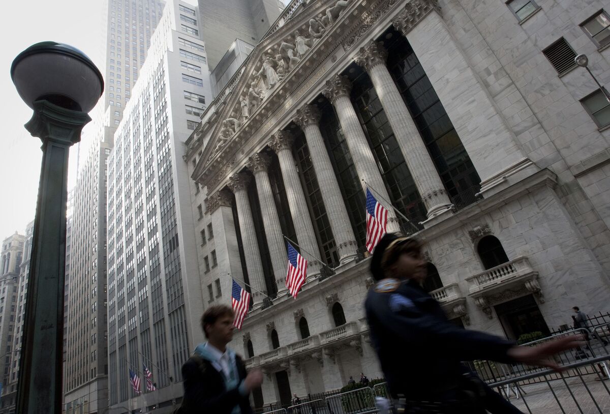 Wall Street on Edge With Momentum Trade Wrapping Up Historic Quarter ...
