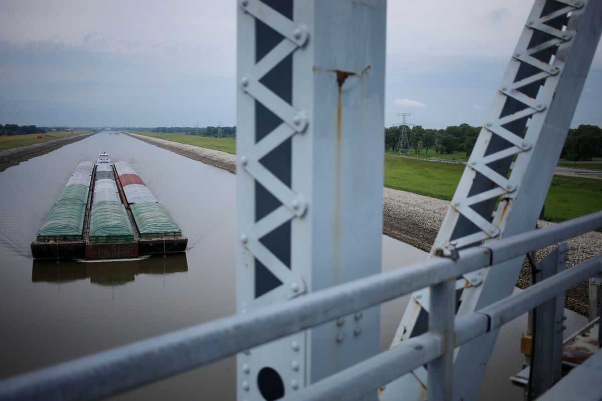 Mississippi River Barge Prices Plunged Over the Last Week - Bloomberg
