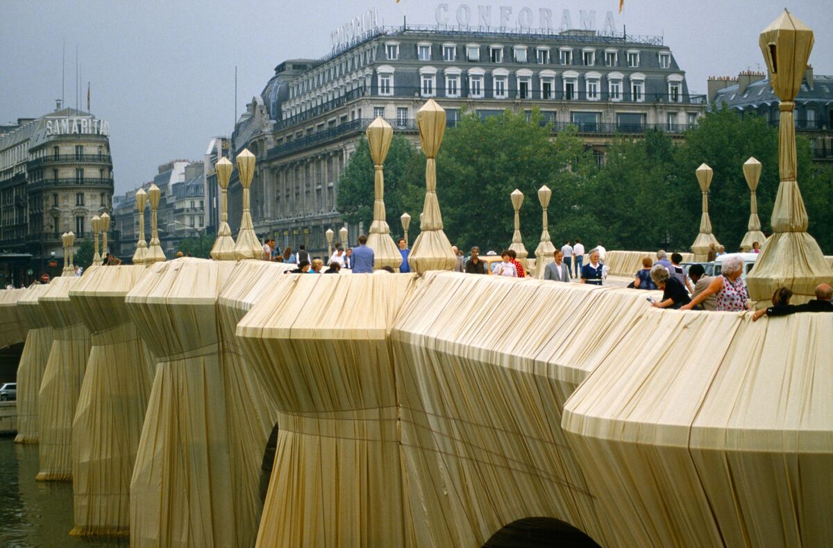Why Pubic Art Like Paris' 'Kermit the Frog' Keeps Disappearing - Bloomberg