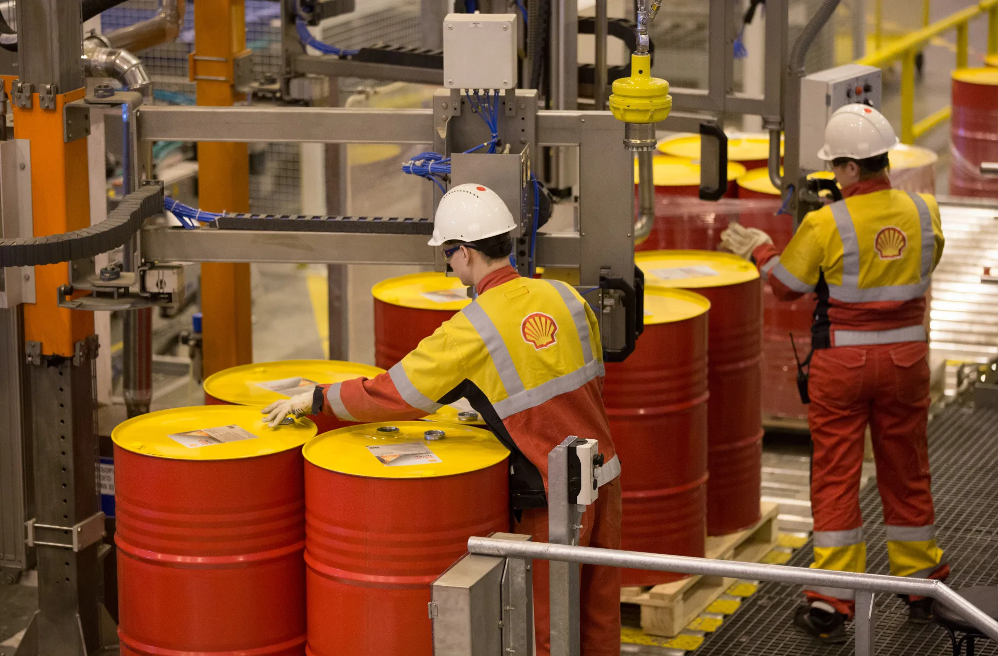 Shell to Freeze Salaries for Majority of Staff Amid Overhaul - Bloomberg