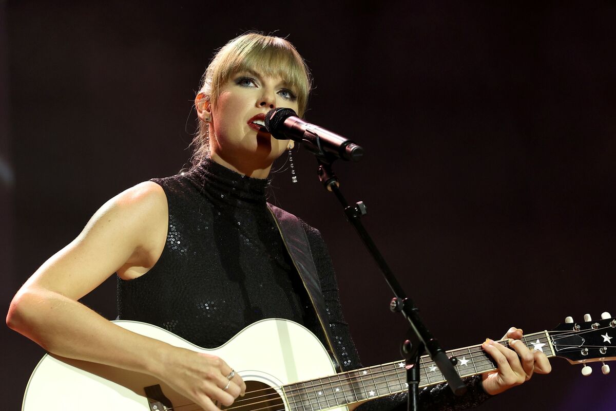 Taylor Swift's Midnights Becomes Spotify's Most-Streamed Album in a ...