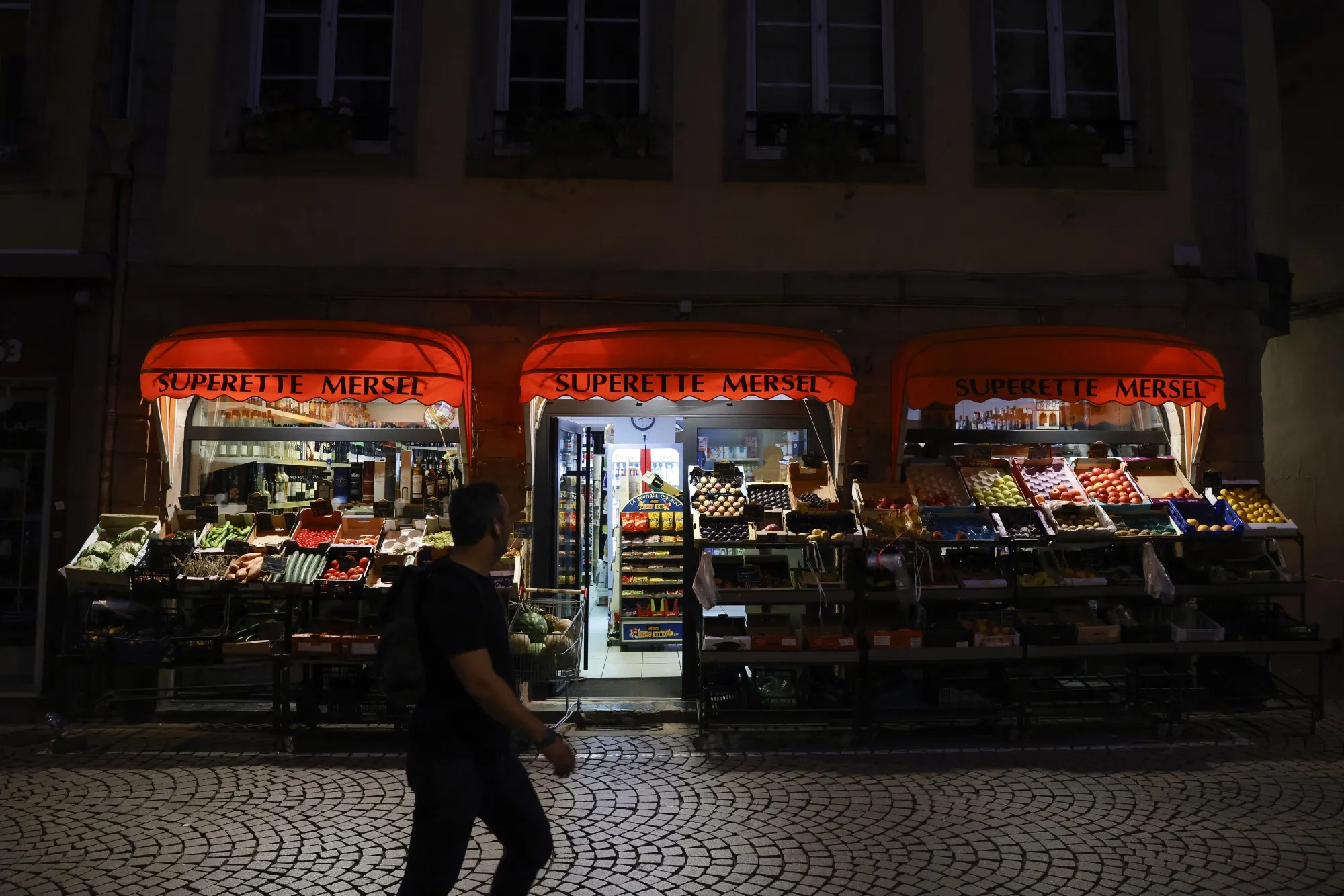 French Inflation Unexpectedly Eases, Despite Jump in Energy - Bloomberg