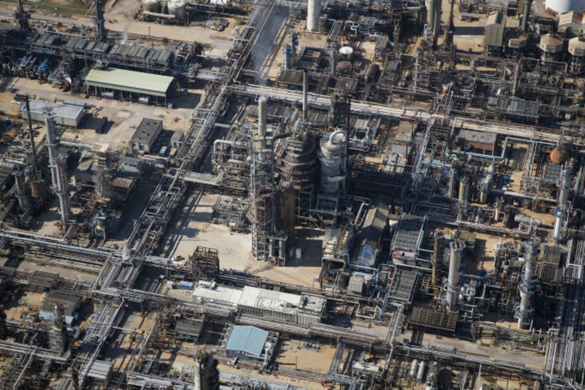 Exxon Eyes Global Trading Expansion as Commodity Profits Soar (XOM ...