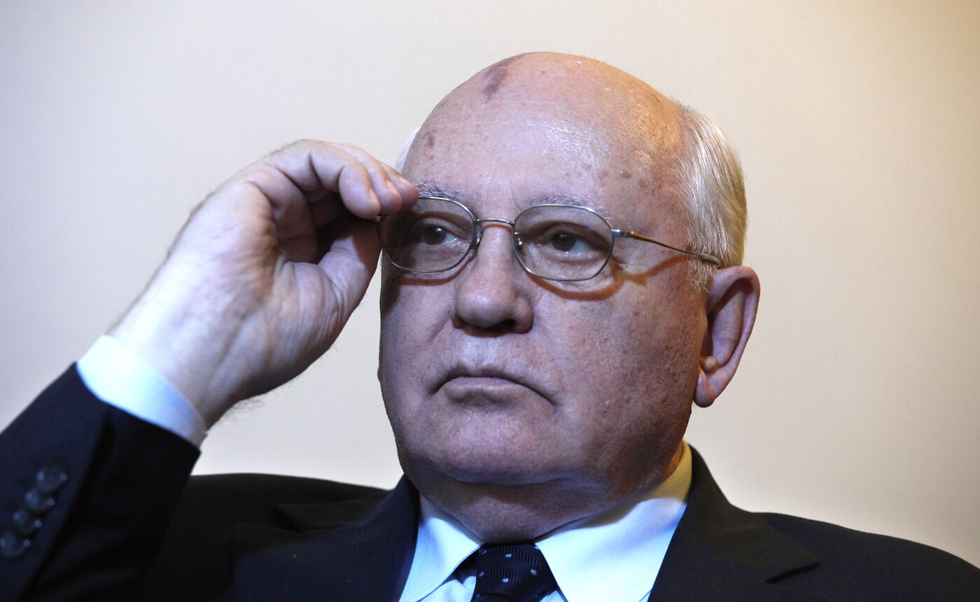 Putin Pays Tribute to Gorbachev But Won't Attend His Funeral - Bloomberg