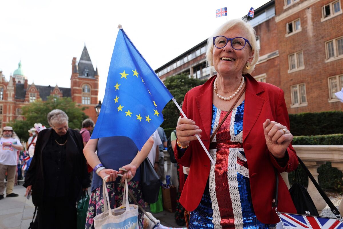 Brexit Fallout: Britain and Europe Need to Keep Cooperating - Bloomberg