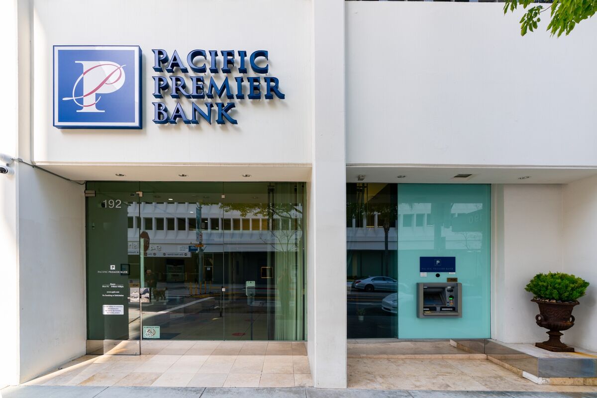 Bank Deal’s $867 Million Haircut Exposes 2023’s Lingering Pain - Bloomberg