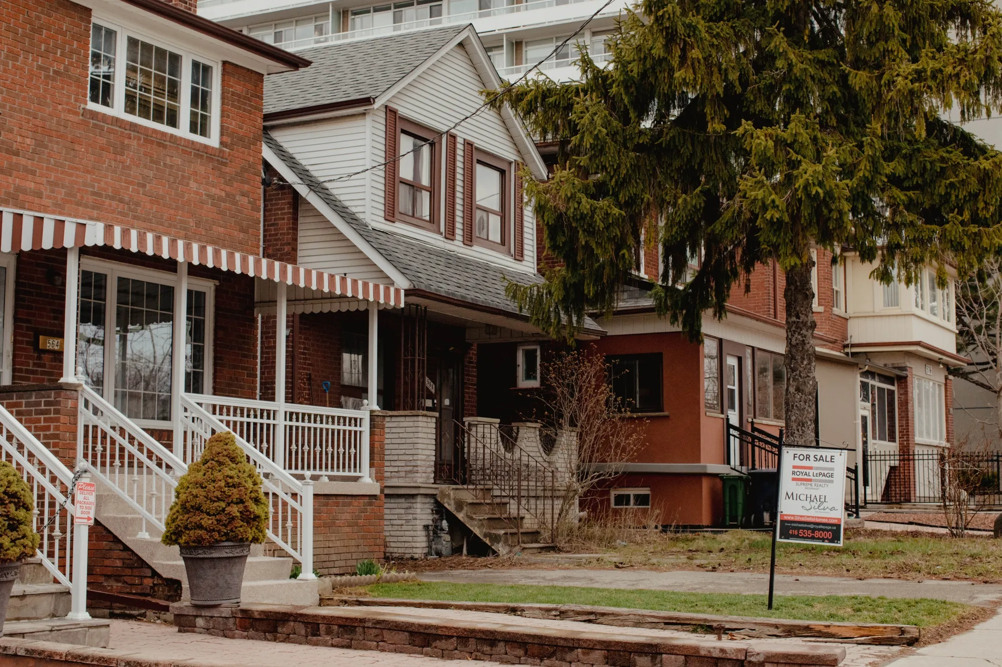 Toronto Home Sales Jump Most in 10 Months as Prices Decline - Bloomberg