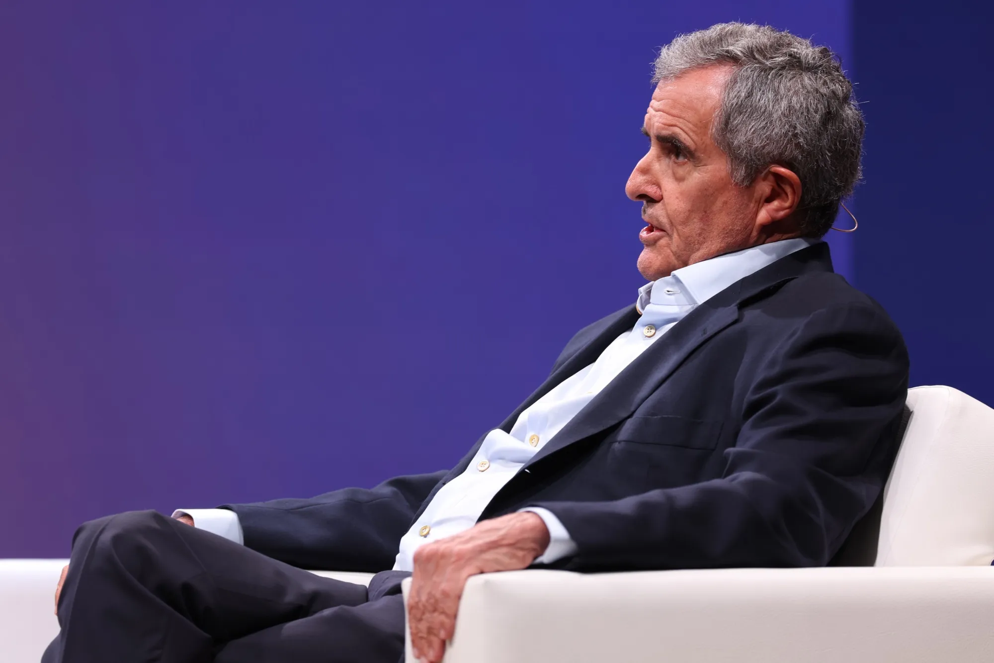 Disney (DIS) Faces Rushed Search for CEO Bob Iger's Successor Peter ...