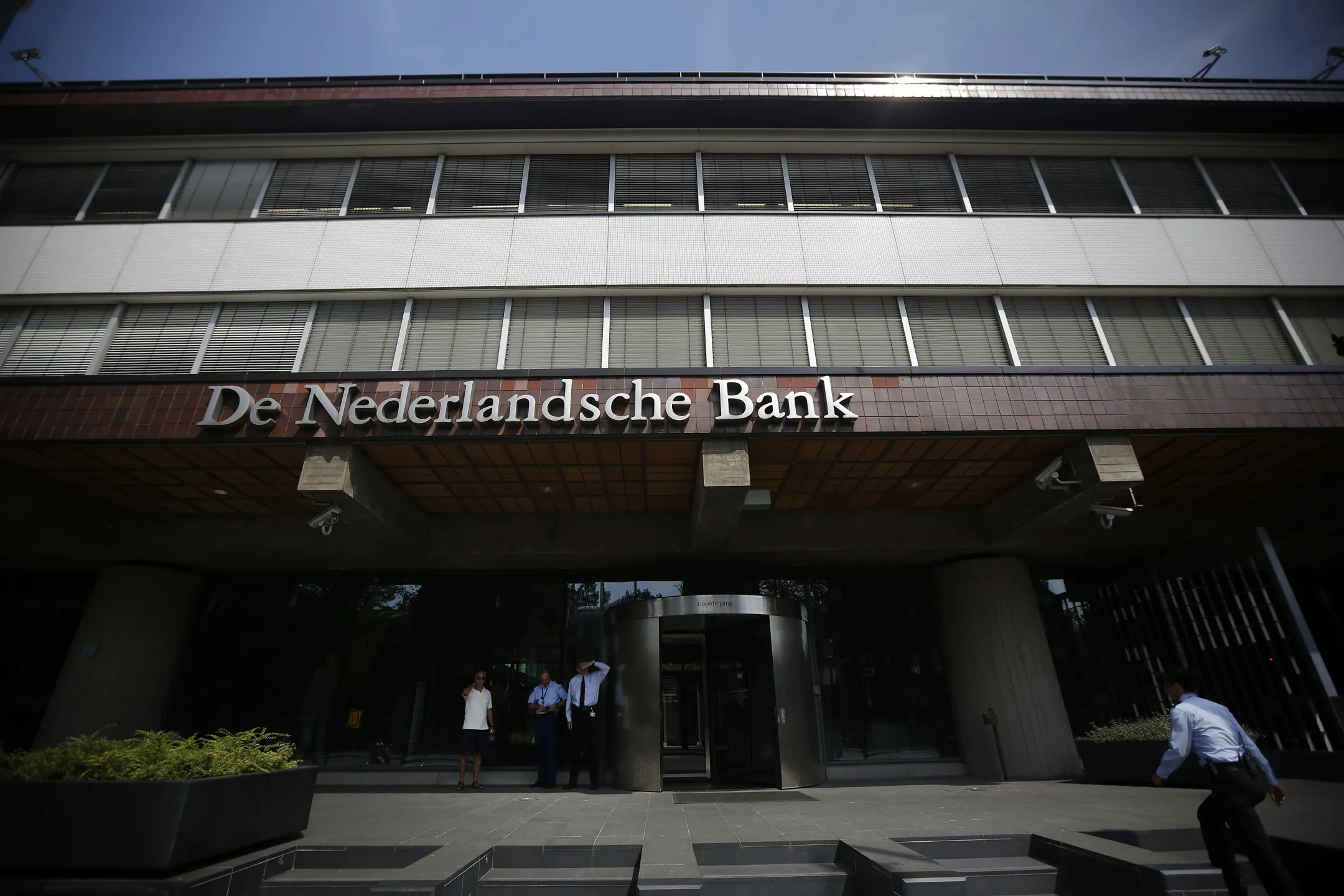 Dutch Banks Likely to Get ECB Nod for Share Buybacks, Knot Says - Bloomberg