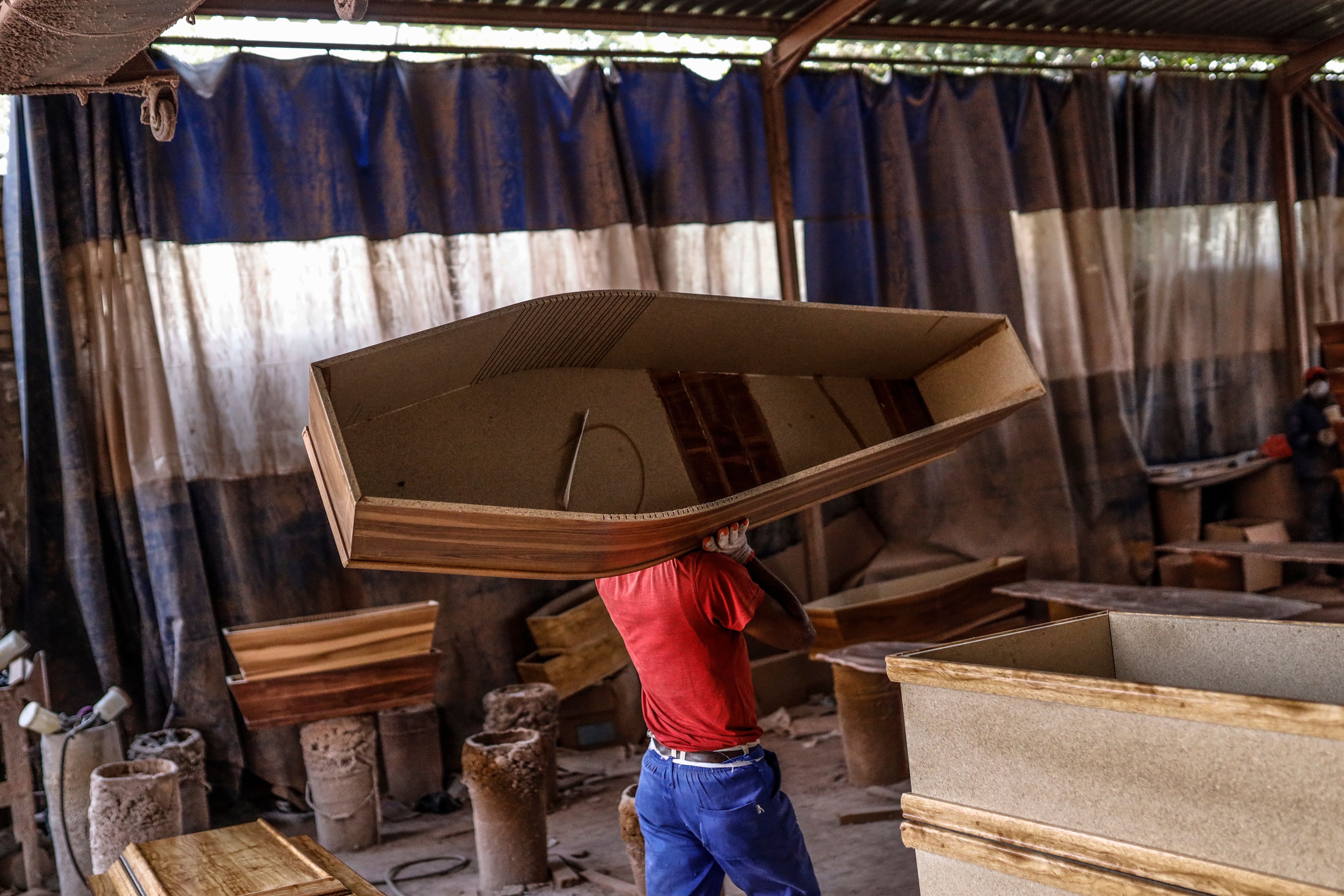 Burial Homes Under Strain as Deaths Surge in South African Hub - Bloomberg