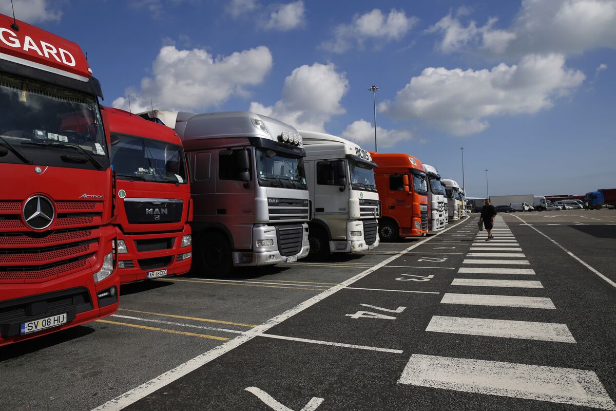 Brexit Truck Permits Spark Stampede as Hauliers Fear No-Deal - Bloomberg