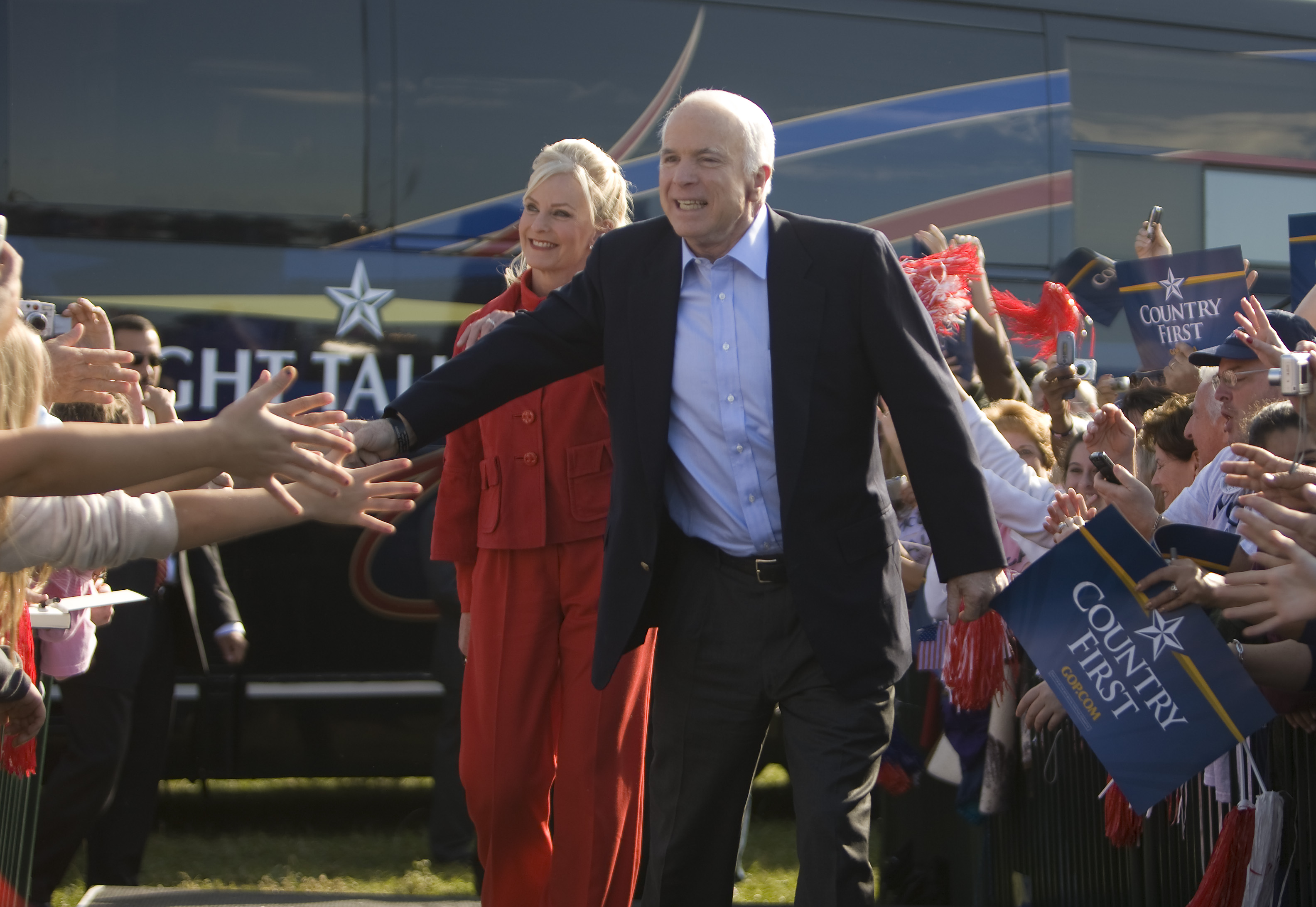 John McCain, Republican Senator and Vietnam Hero, Dies at 81 - Bloomberg