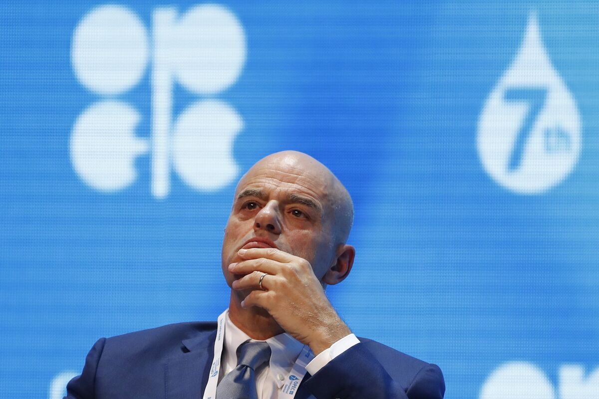 Eni CEO Should Get 8 Years Jail on Bribe Charge, Prosecutor Says ...