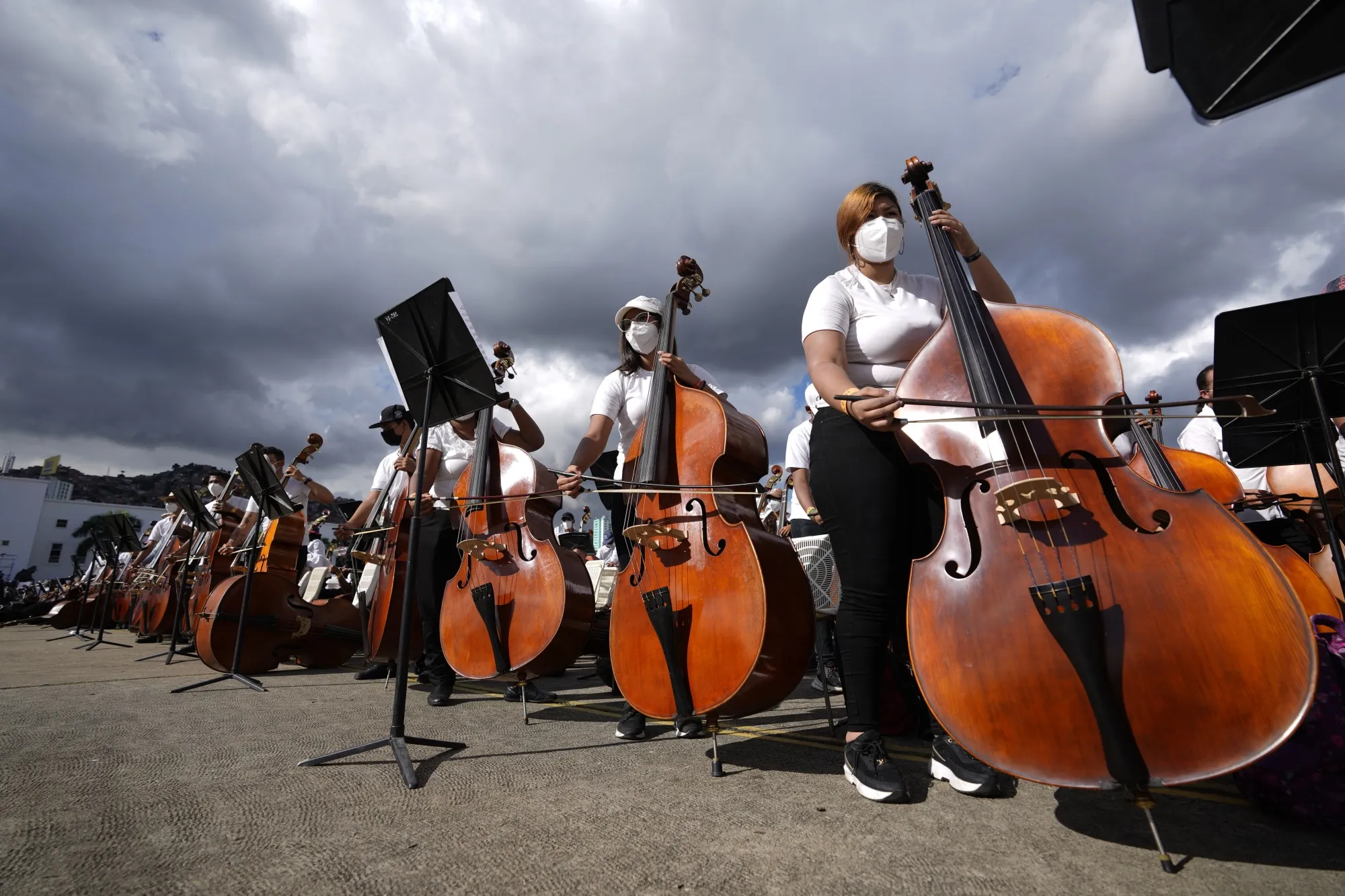 Venezuelan Musicians Pursue World's Largest Orchestra Record - Bloomberg
