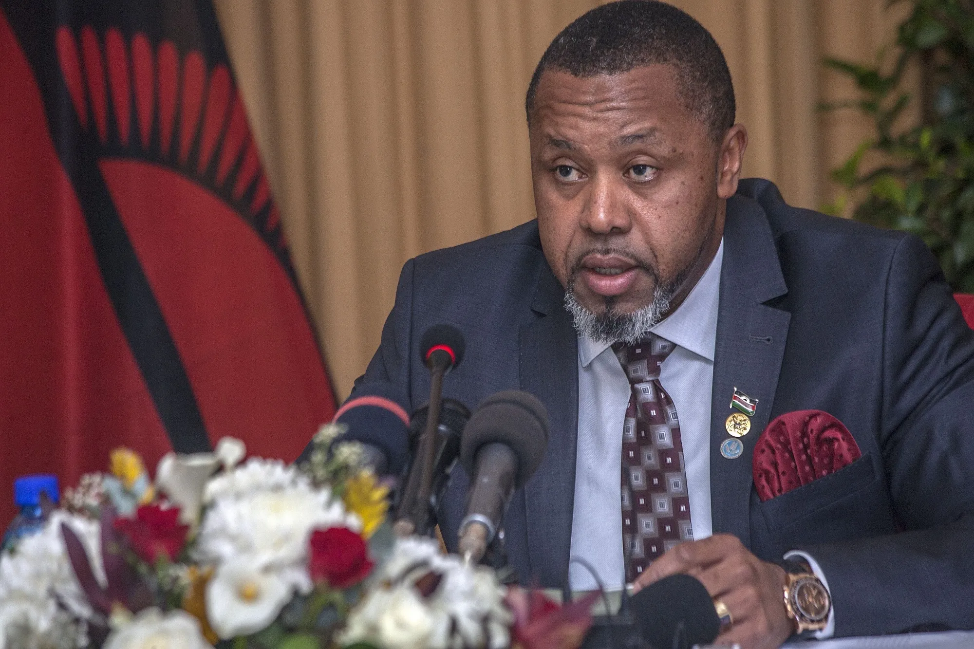 Malawi’s Vice President, Nine Others Killed in Plane Crash - Bloomberg