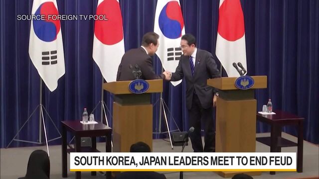 South Korea, Japan Hold Rare Summit to Mend Relations - Bloomberg