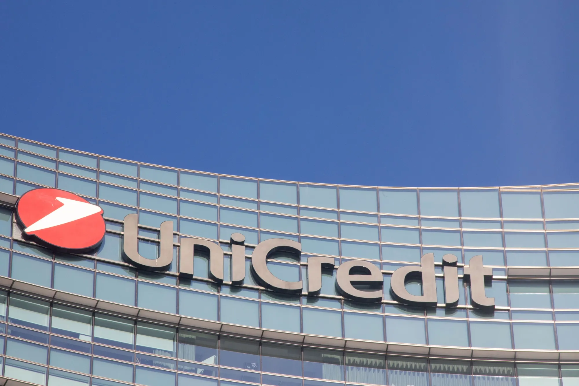 UniCredit Plans Risk Transfers Tied to €8.5 Billion of Loans - Bloomberg