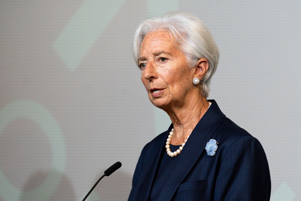 Lagarde Sees Lasting Benefits in Strengthening Euro’s Foundation ...