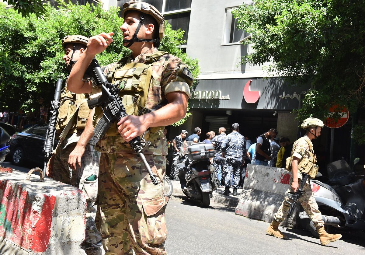 Beirut Bank Standoff Exposes Desperation of Economic Crisis - Bloomberg