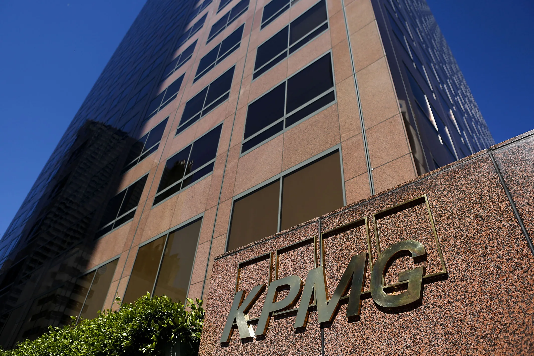 KPMG Escapes Sex Discrimination Fight With Group of 10,000 Women ...