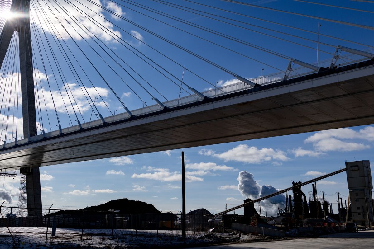 Michigan, Canada Plan Opening of Bridge Trump Threatened to Block ...