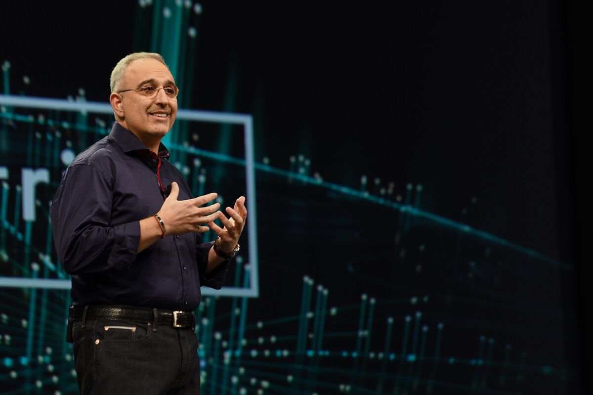 Hewlett Packard Enterprise Surprises With Positive Outlook - Bloomberg