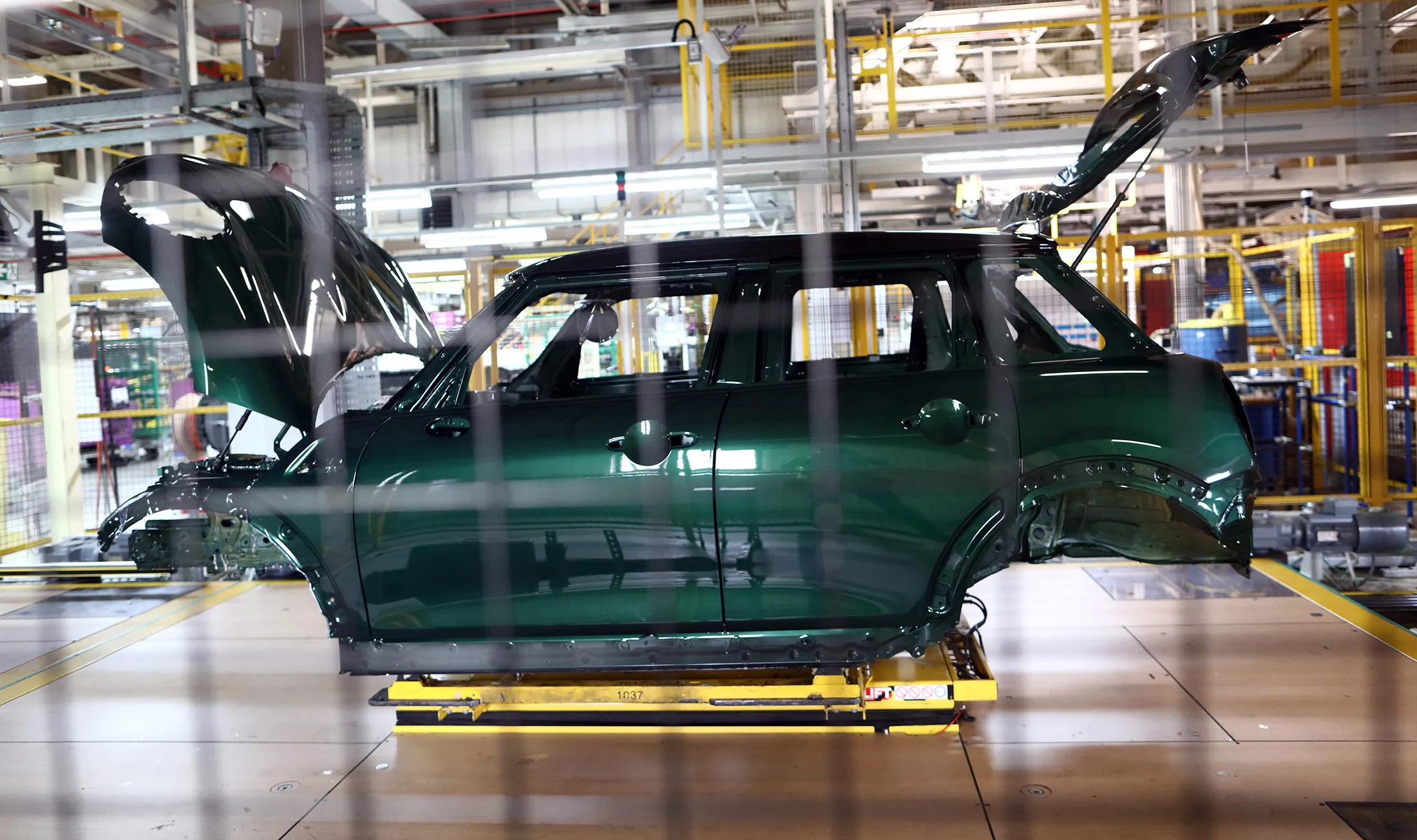 BMW Looks to Bring Mini Production to China for the First Time - Bloomberg