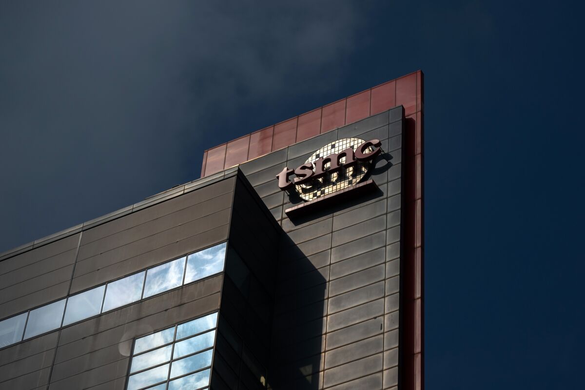 T. Rowe Price Fund Beating 93% of Peers Is Underweight on TSMC - Bloomberg