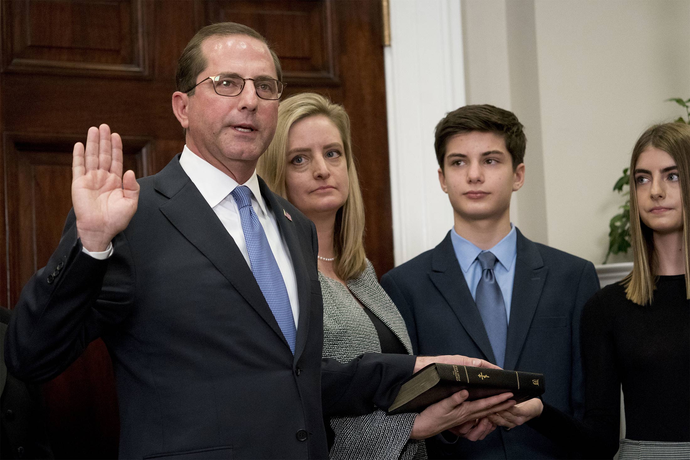 Alex Azar Sworn In as Trump’s Health Secretary - Bloomberg