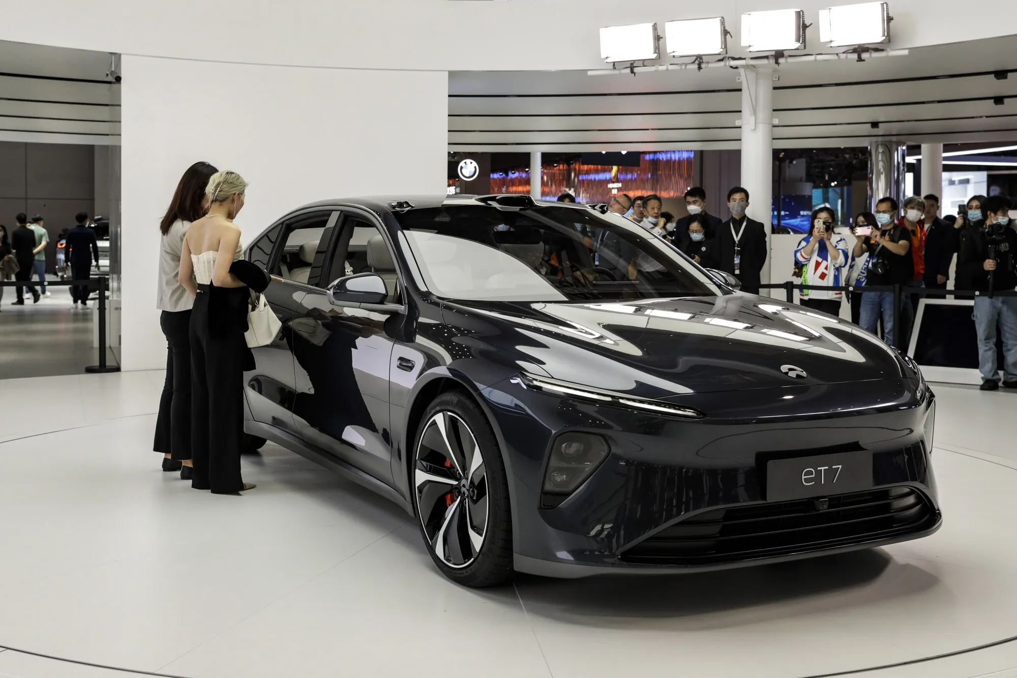 Nio Plans Stock Offering in U.S. Shares Drop 6 Bloomberg