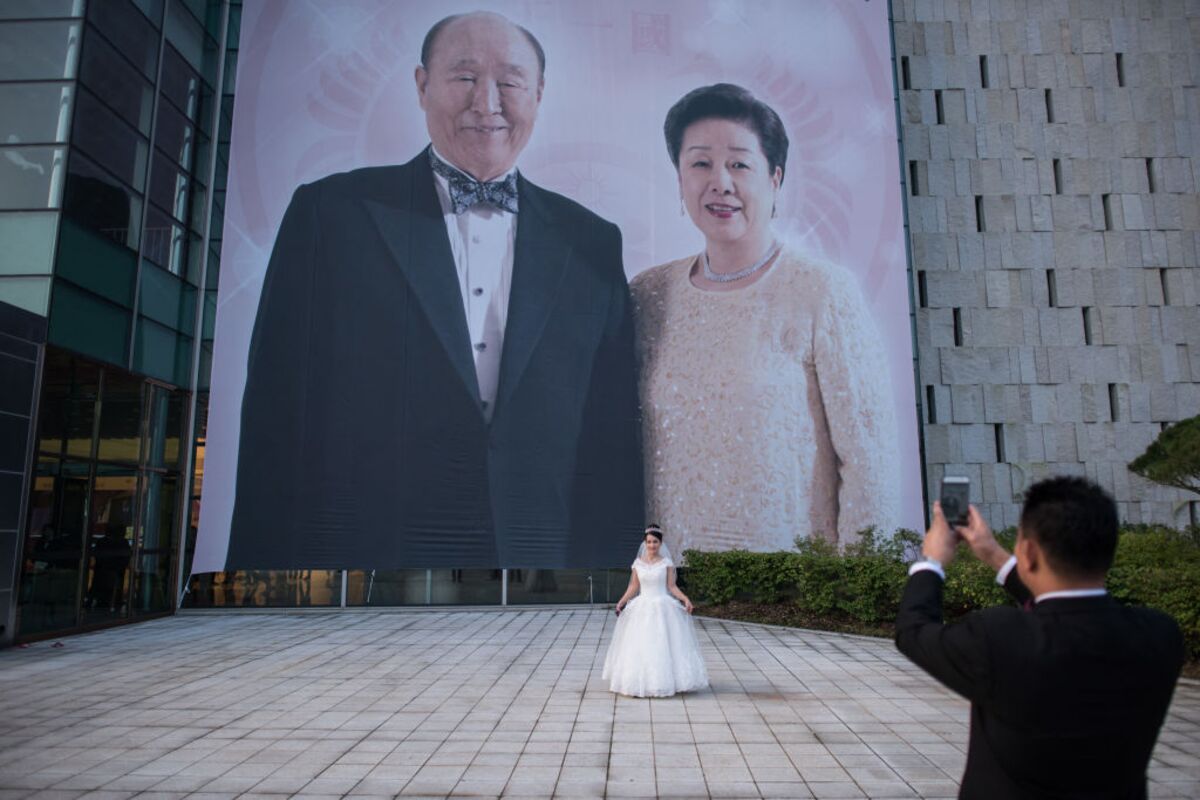 Johnny’s, the ‘Moonies’ and the Japanese Media's Influence - Bloomberg