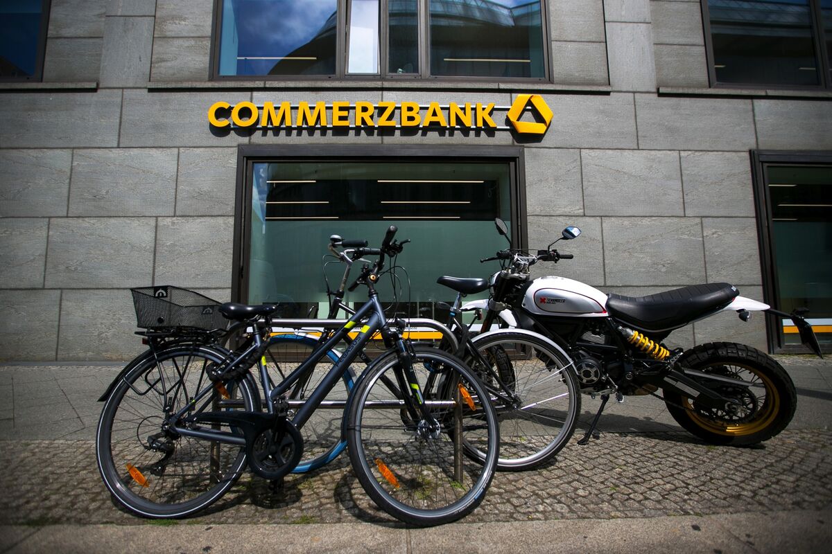 Commerzbank Takes $372 Million Hit on Its Polish Mortgages - Bloomberg