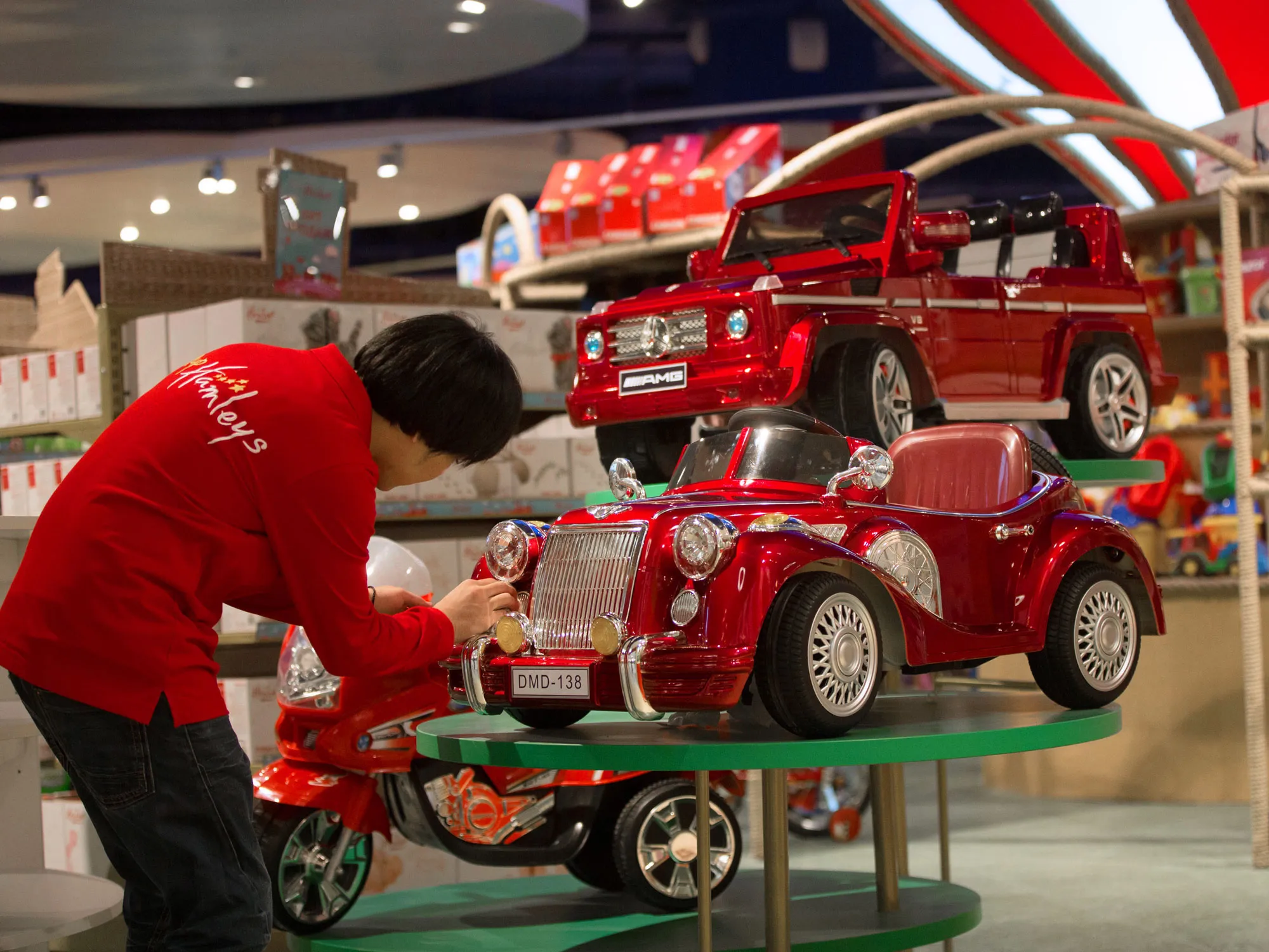 Hamleys toys reliance store