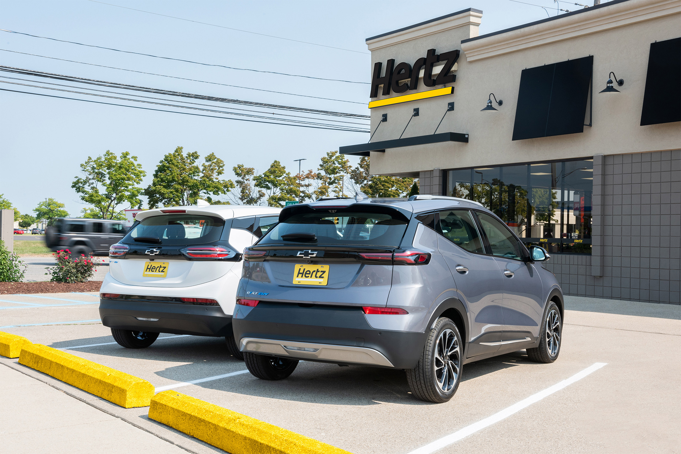 Hertz HTZ To Buy 175 000 Electric Cars From GM Over Five Years