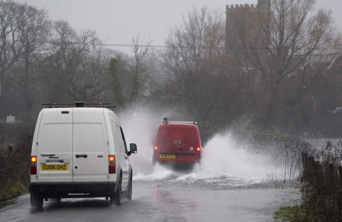 Flood Warnings in UK Issued With Heavy Rain, 60 Mph Wind Expected ...