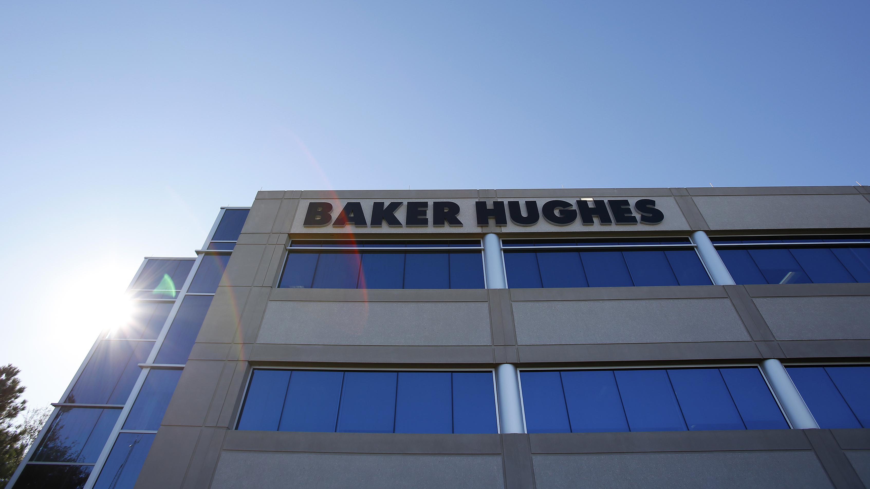 How Baker Hughes Benefits From End of Halliburton Deal - Bloomberg