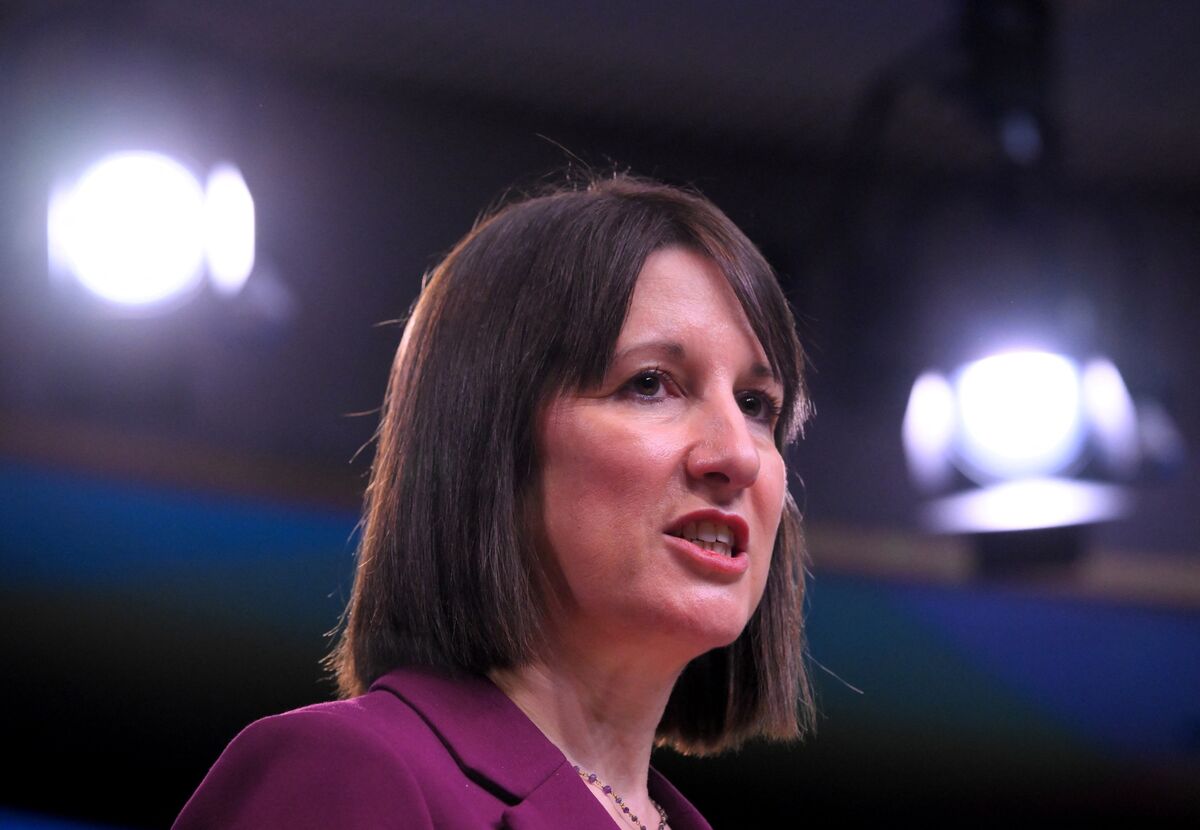 Pound and Gilts Face More Losses in Headache for Reeves: MLIV Survey ...
