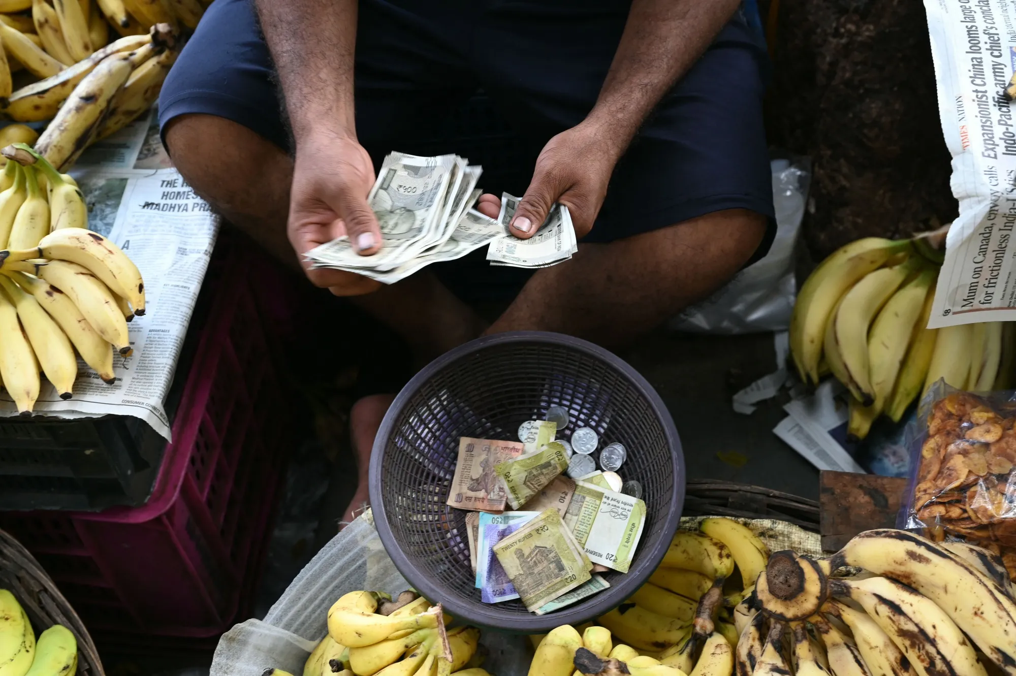 India Inflation Eases to 10-Month Low Ahead of Polls - Bloomberg