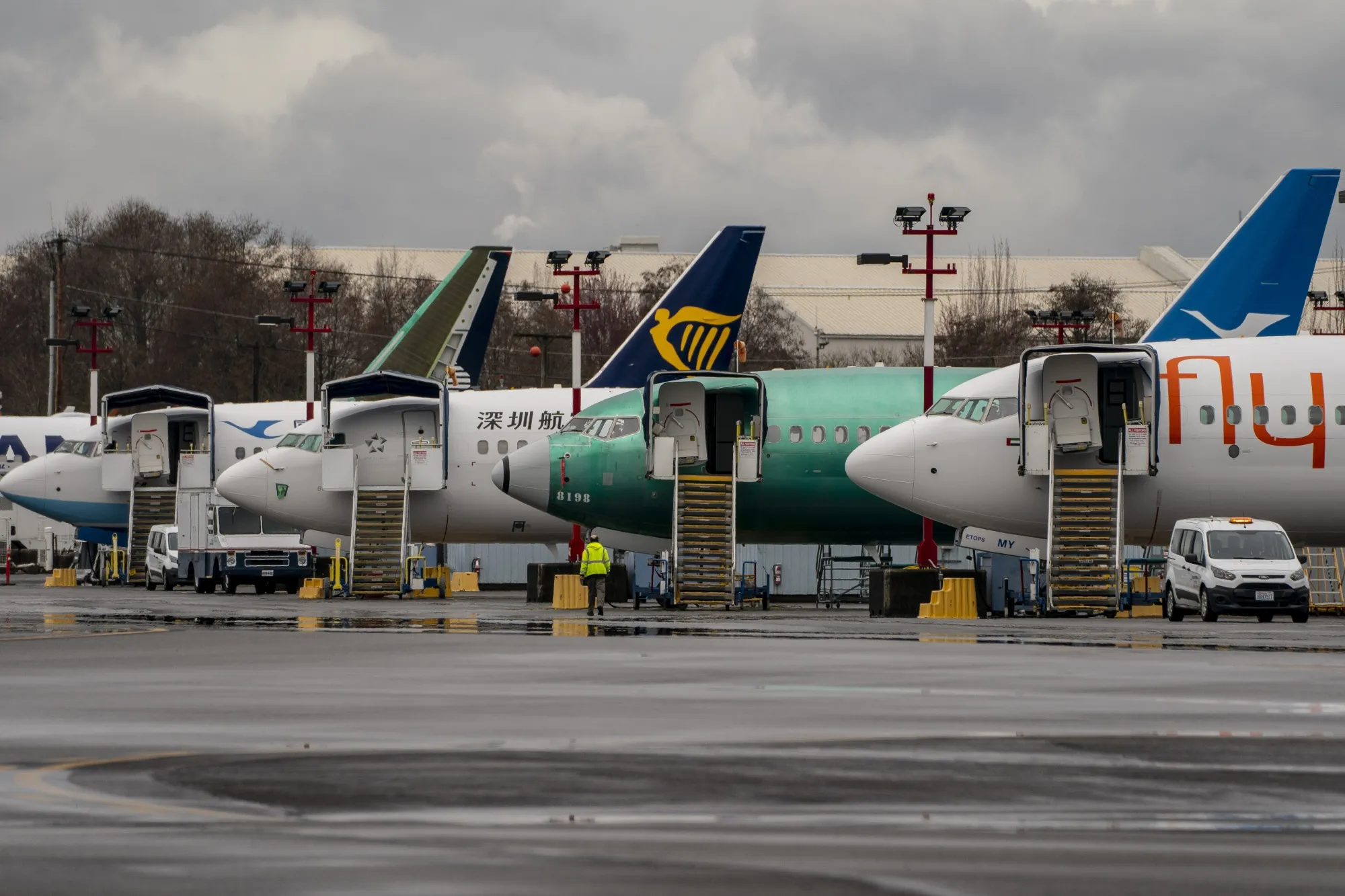 Boeing Plans 737 Rate Hike as Jetmaker Sticks With Delivery Goal (BA ...