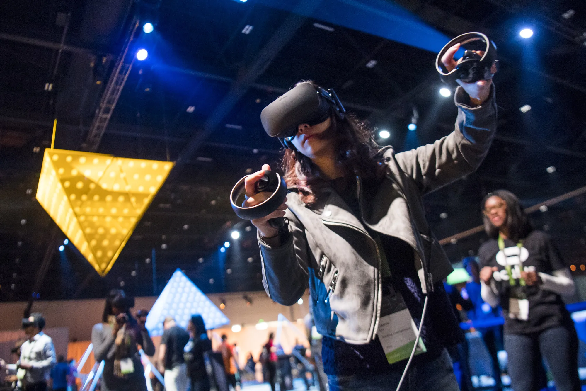 Dubai Billionaire, Nickelodeon Join Spielberg Backing VR Startup ...