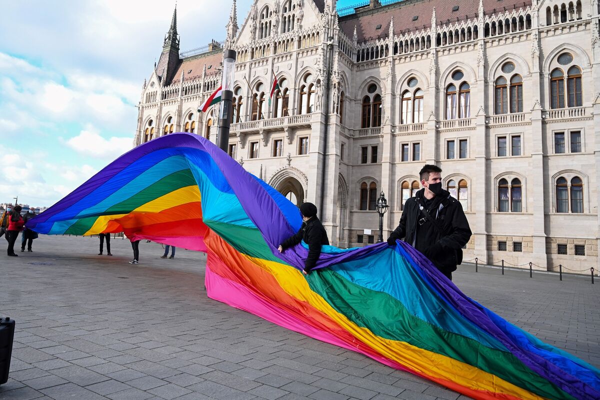 Hungary Won’t Amend Asylum, LGBTQ Laws for EU Funds: Minister - Bloomberg